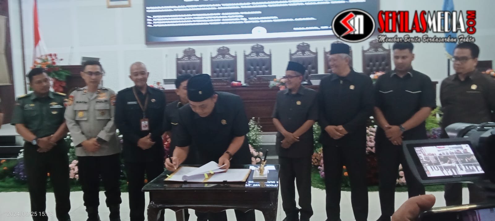 Rapat Paripurna Dalam Penandatanganan Berita Acara RPJPD Menjadi Perda ...