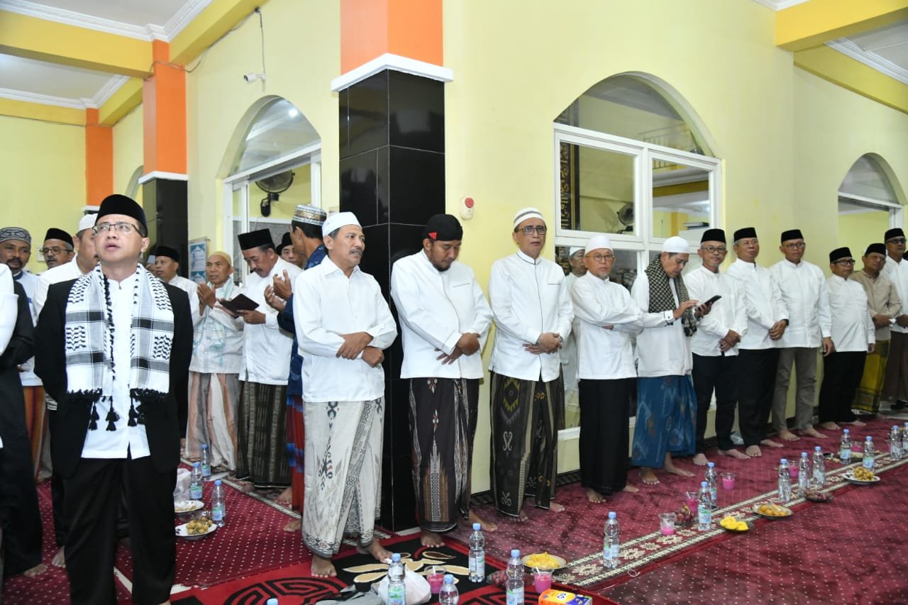 Bupati Fauzi dan KH. Busyro Karim Peringati Maulid Nabi Muhammad di ...